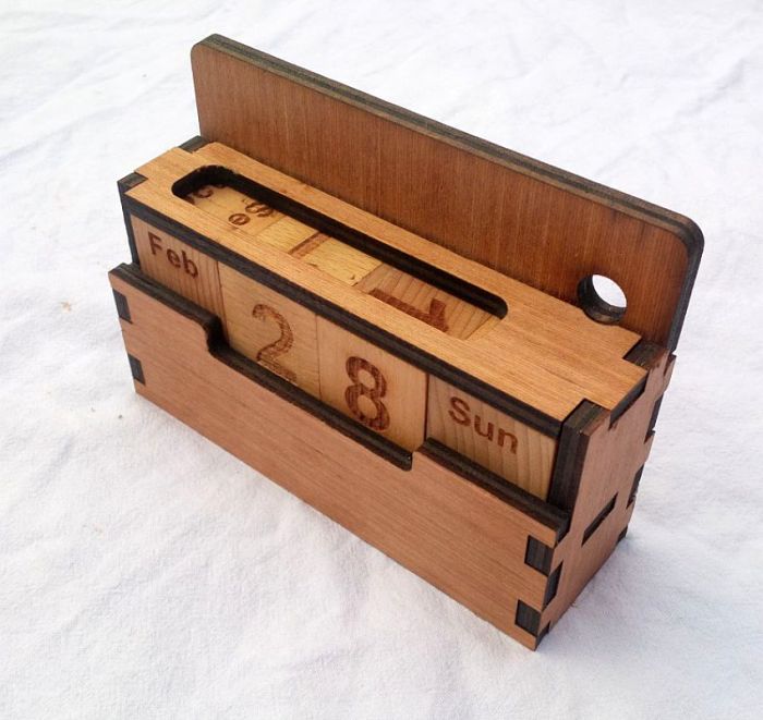 Buy Cube Type Desktop Calendar Set - Wooden online in Pakistan | Buyon.pk